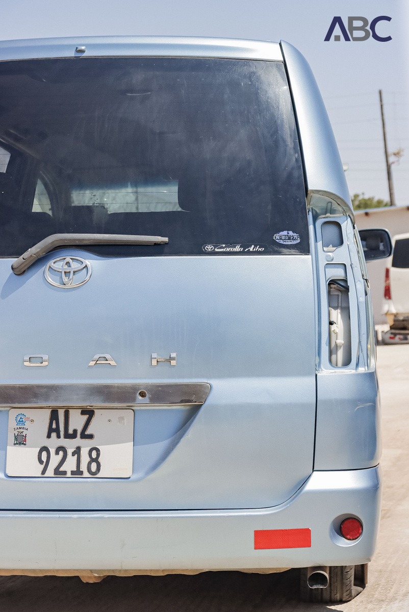 2004 Toyota Noah 2.0i Minibus