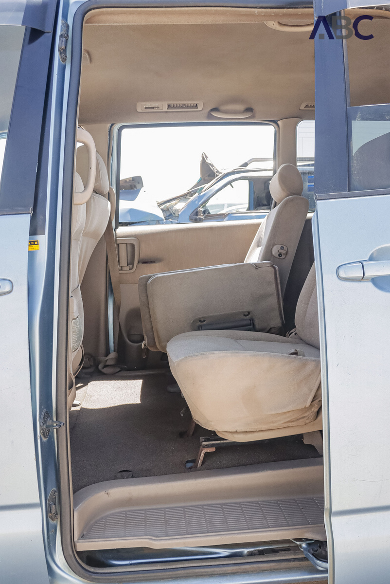 2004 Toyota Noah 2.0i Minibus