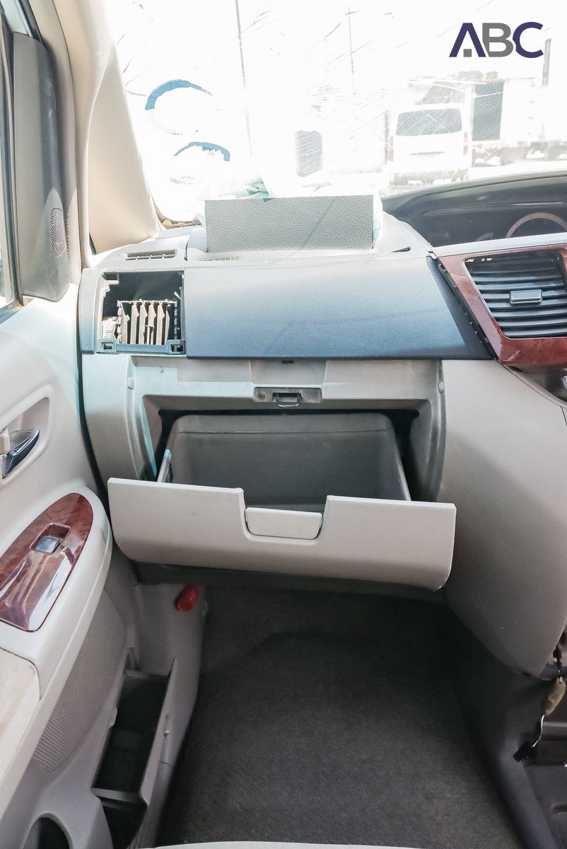 2004 Toyota Noah 2.0i Minibus