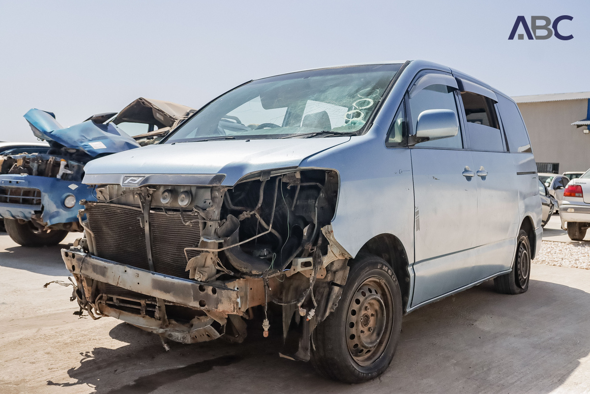 2004 Toyota Noah 2.0i Minibus