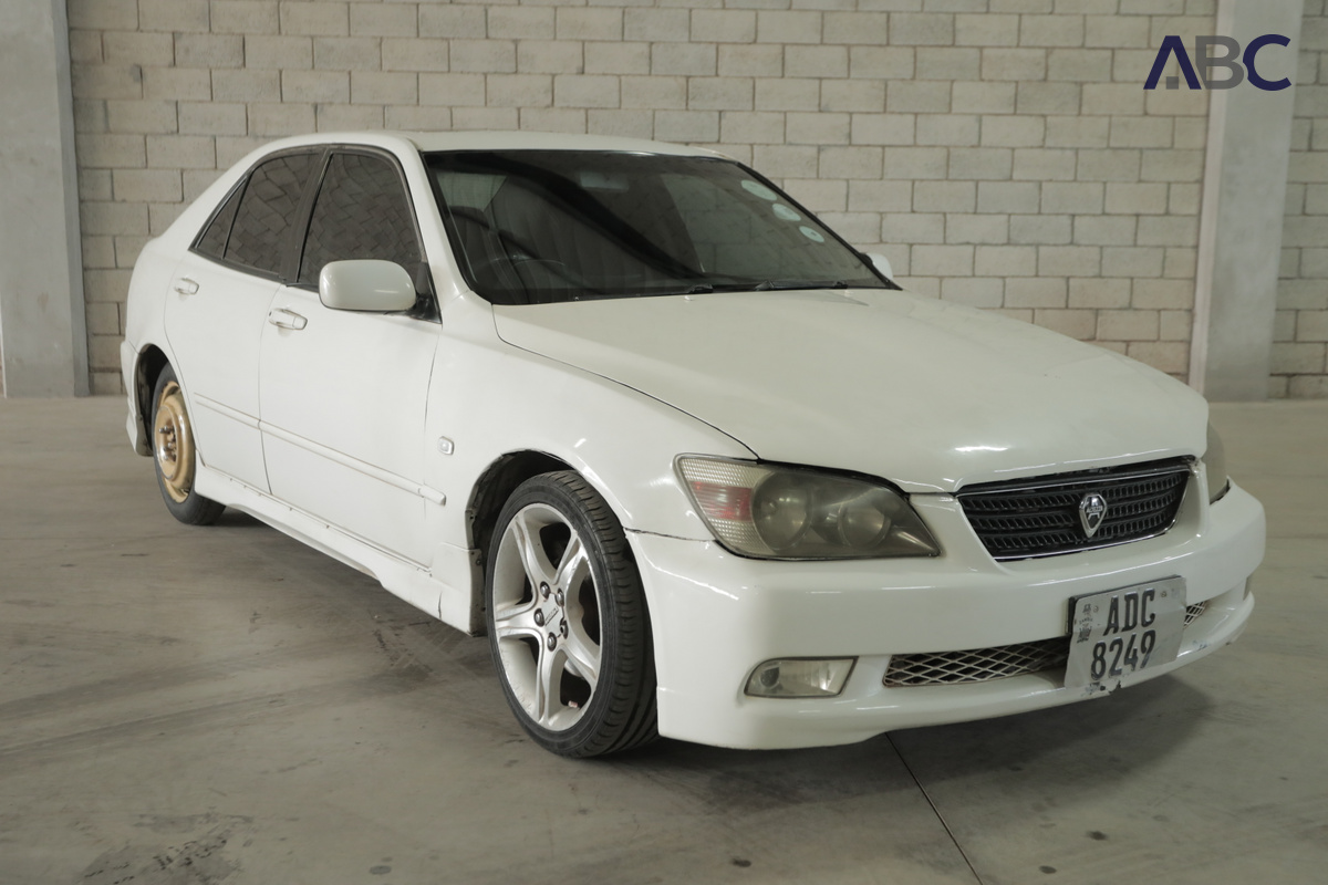 2000 Toyota Altezza 2.0i Sedan