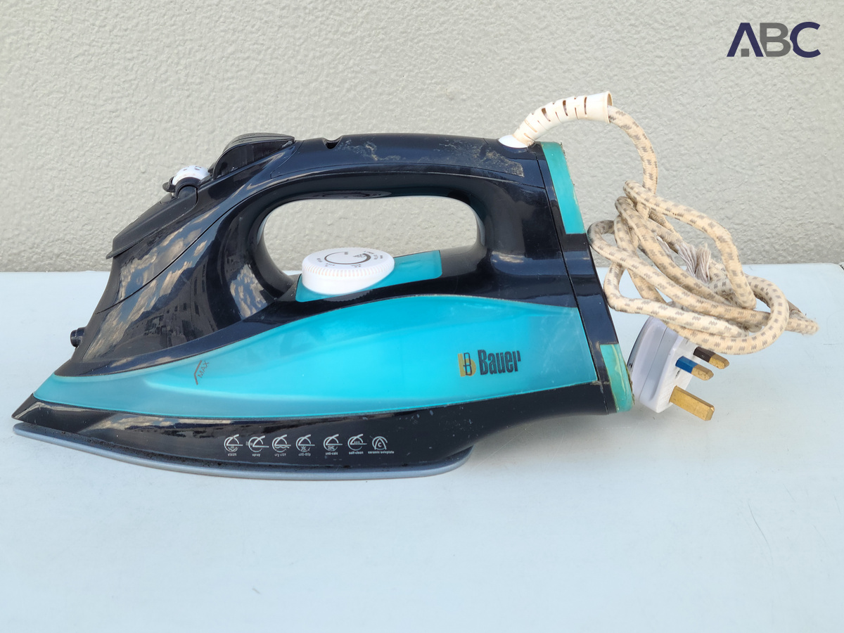 BAUER SG - 5008 Steam Iron (240V) (1)