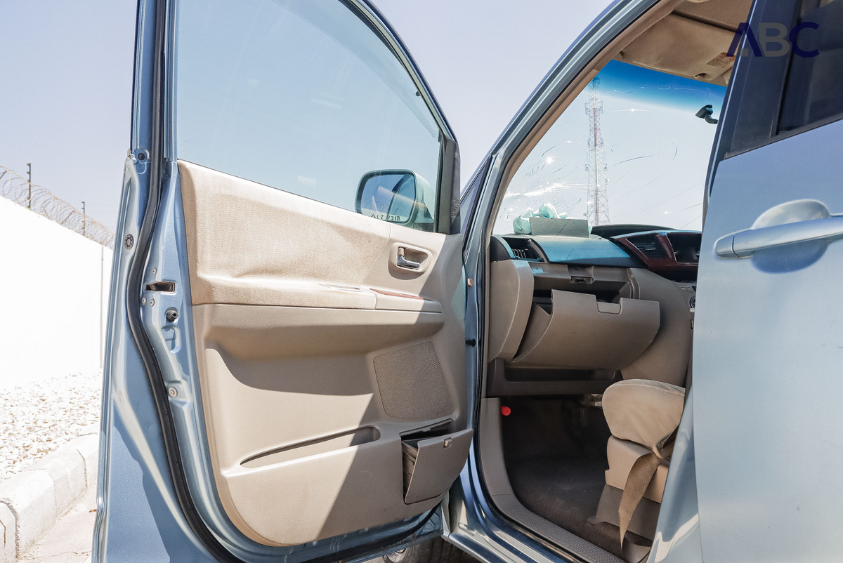 2004 Toyota Noah 2.0i Minibus