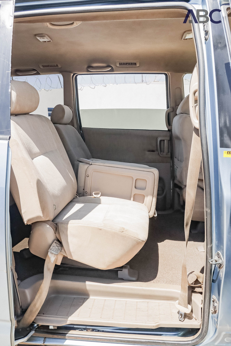 2004 Toyota Noah 2.0i Minibus