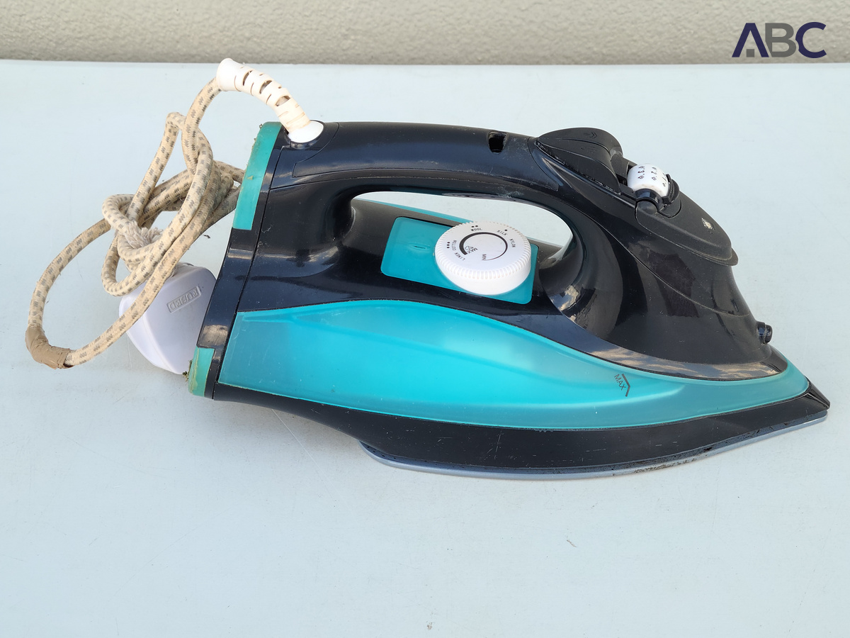 BAUER SG - 5008 Steam Iron (240V) (1)