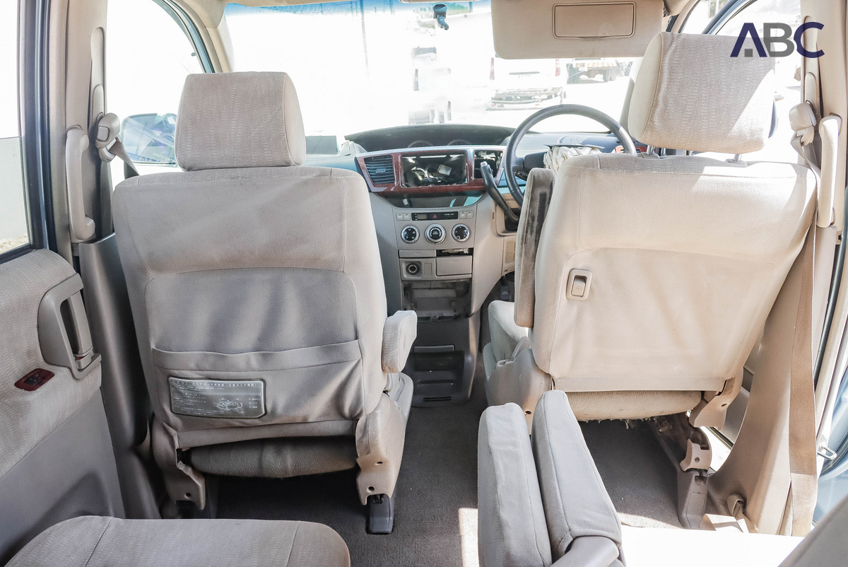 2004 Toyota Noah 2.0i Minibus